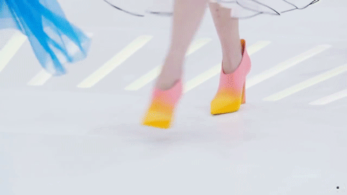 Runway details GIF - Conseguir o melhor gif em GIFER