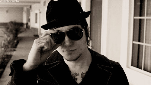 Synyster gates guitar GIF - Conseguir el mejor gif en GIFER