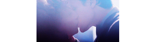 Kissing through time and space GIF - Conseguir o melhor gif em GIFER