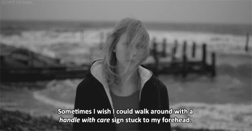 Fragile GIF - Conseguir el mejor gif en GIFER