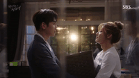 Suspicious partner kiss GIF - Conseguir o melhor gif em GIFER