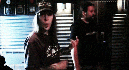 Playing around with the middle finger GIF - Conseguir o melhor gif em GIFER
