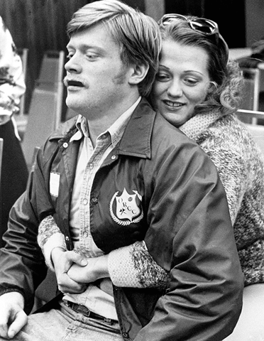 Heimlich GIFs - Get the best gif on GIFER