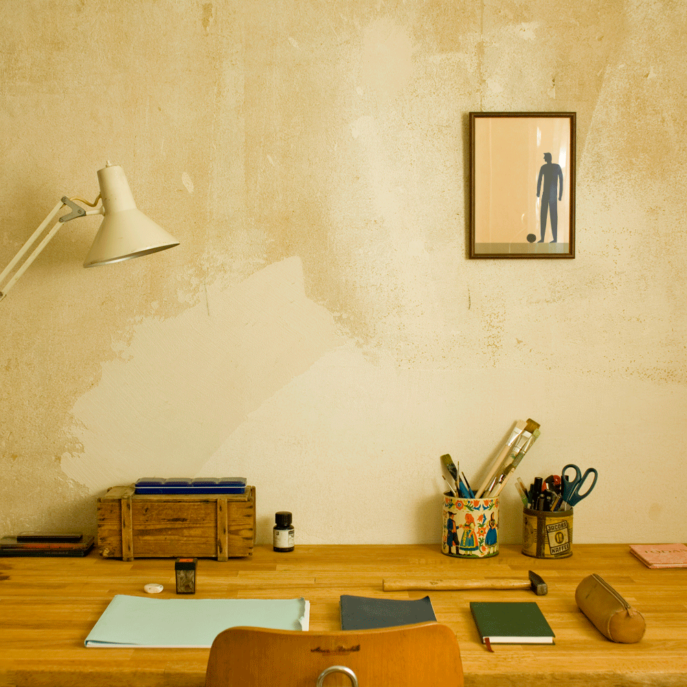 Picture on the wall GIF - Conseguir o melhor gif em GIFER