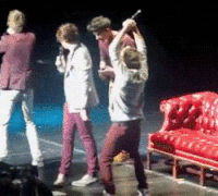 Louis Tomlinson Dancing Gif 2022