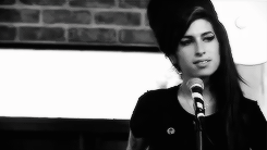 Amy winehouse dancing GIF - Conseguir o melhor gif em GIFER