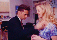 Raising glass GIFs - Obtenez le meilleur gif sur GIFER