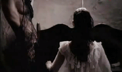 Showing her back GIF - Conseguir o melhor gif em GIFER