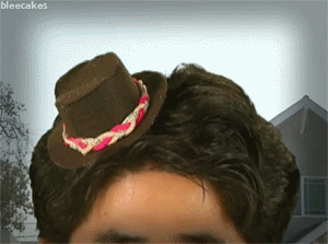 Tiny hat GIF - Conseguir o melhor gif em GIFER