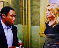 Britta x troy GIF - Conseguir o melhor gif em GIFER