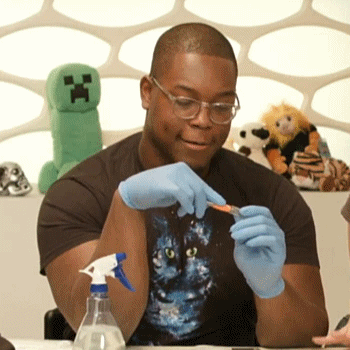 Exacto knife GIF - Conseguir o melhor gif em GIFER
