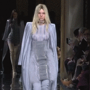 Modelo feminino GIF - Conseguir o melhor gif em GIFER