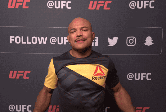 Flexing GIF - Conseguir el mejor gif en GIFER