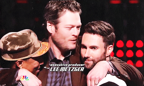 Look at the size difference GIFs - Obtenez le meilleur gif sur GIFER