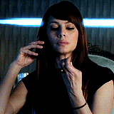 Melinda clarke GIFs - Obtenez le meilleur gif sur GIFER