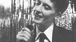 Florence GIFs - Get the best gif on GIFER