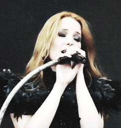 Simone simons GIF - Conseguir o melhor gif em GIFER